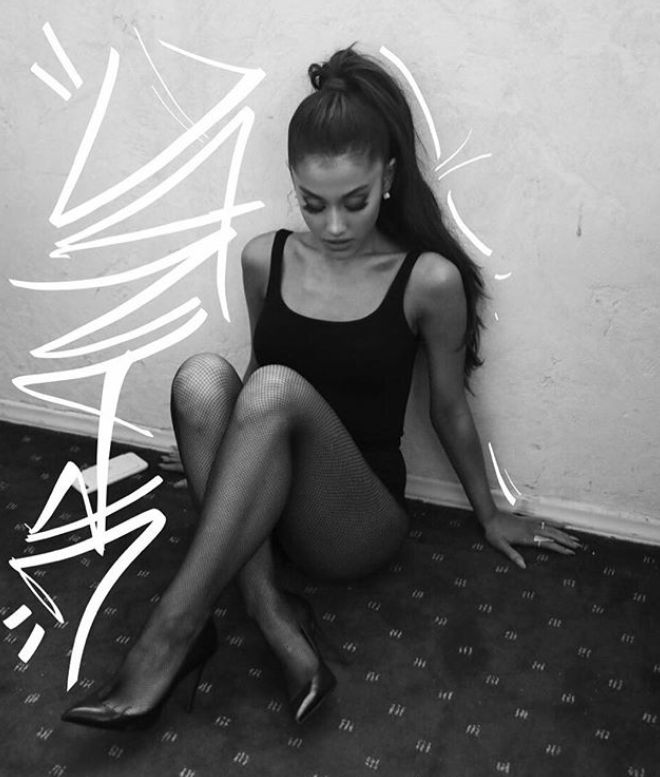 Ariana Grande looks so seductive | Scrolller