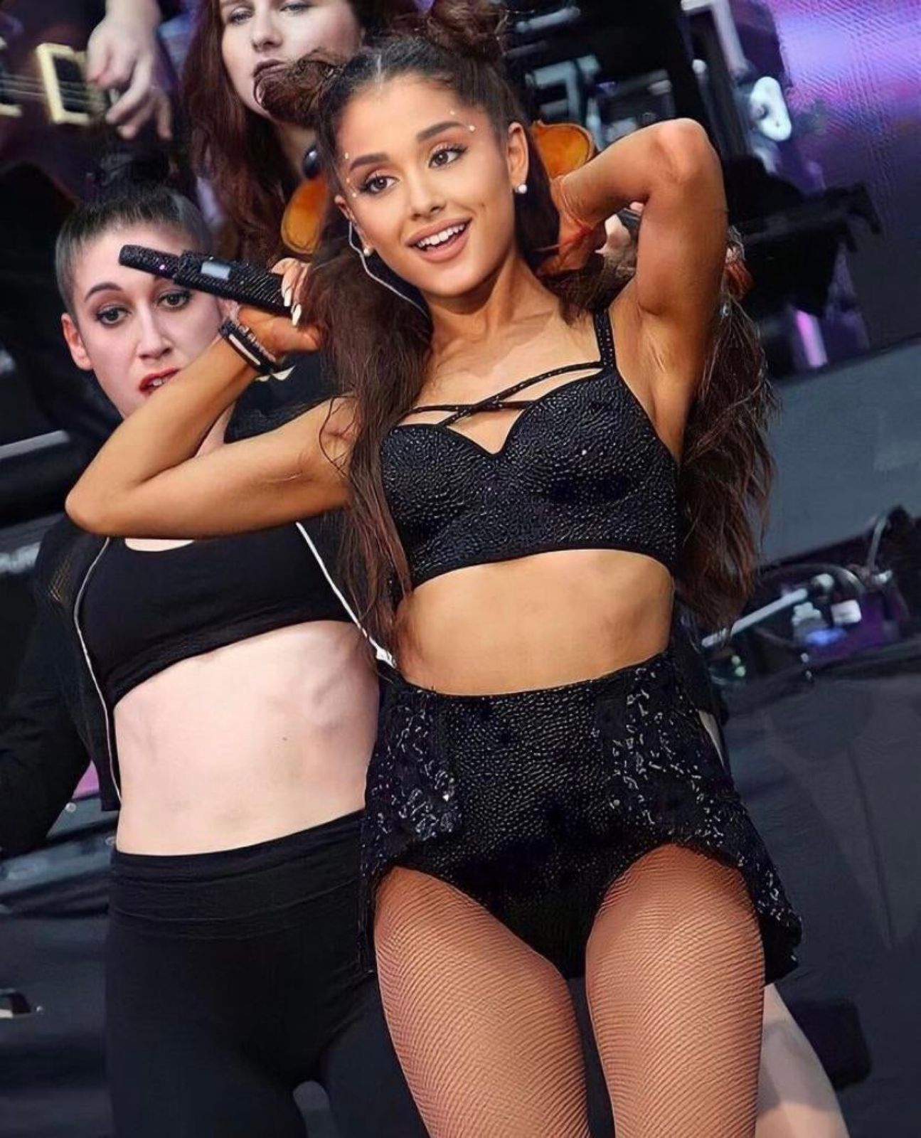 Ariana grande needs all the loads she can get | Scrolller
