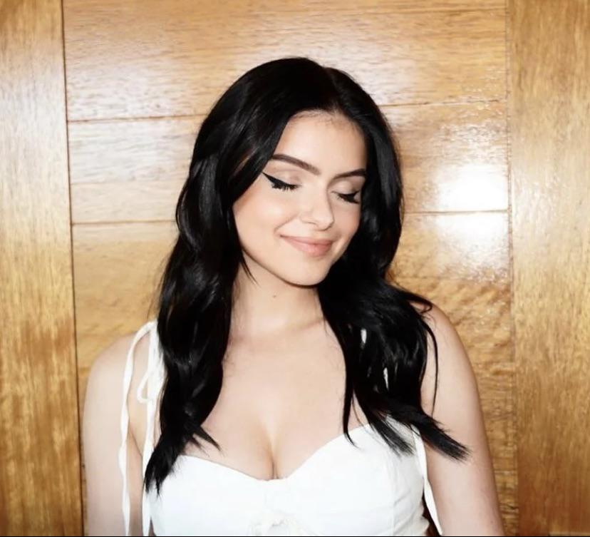Ariel Winter | Scrolller