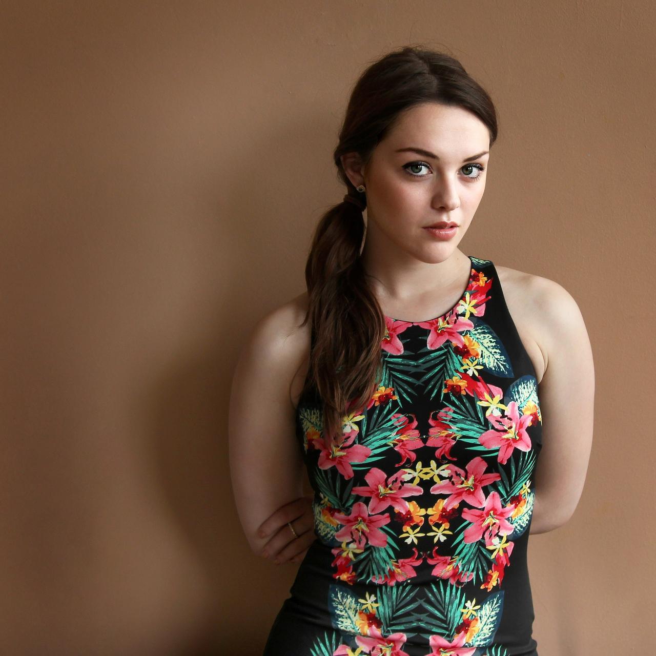 Arms crossed behind back | Scrolller