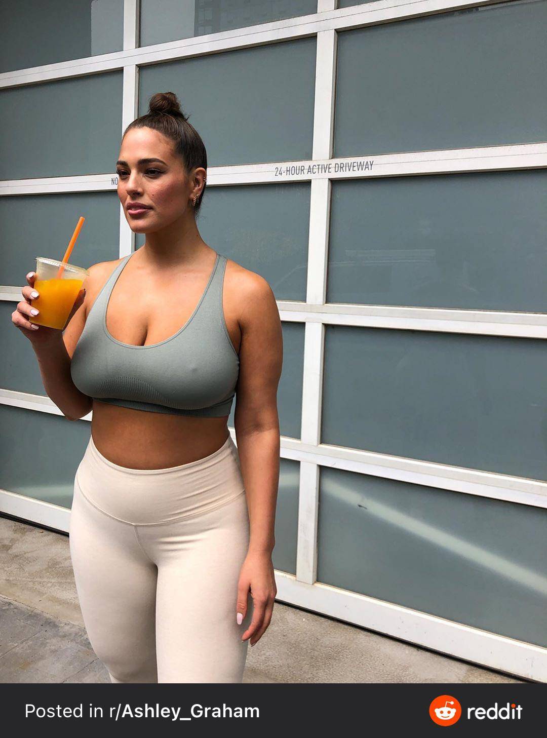 Ashley Graham is perfect | Scrolller