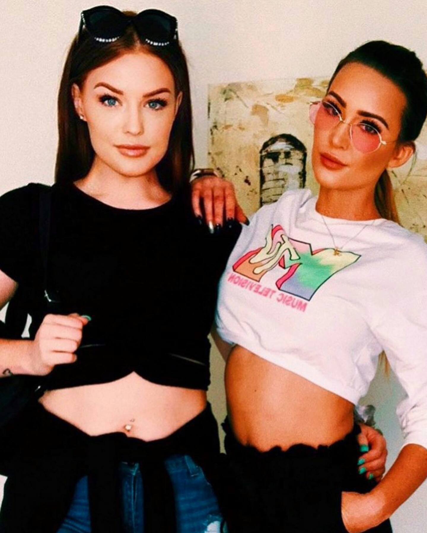 Ashley Mitchell and her sister Whitney | Scrolller