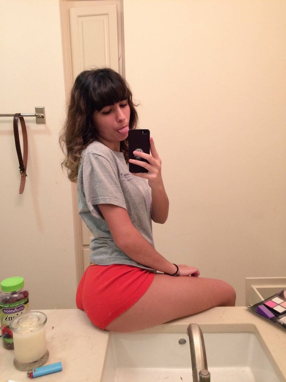 Ass on the sink. | Scrolller