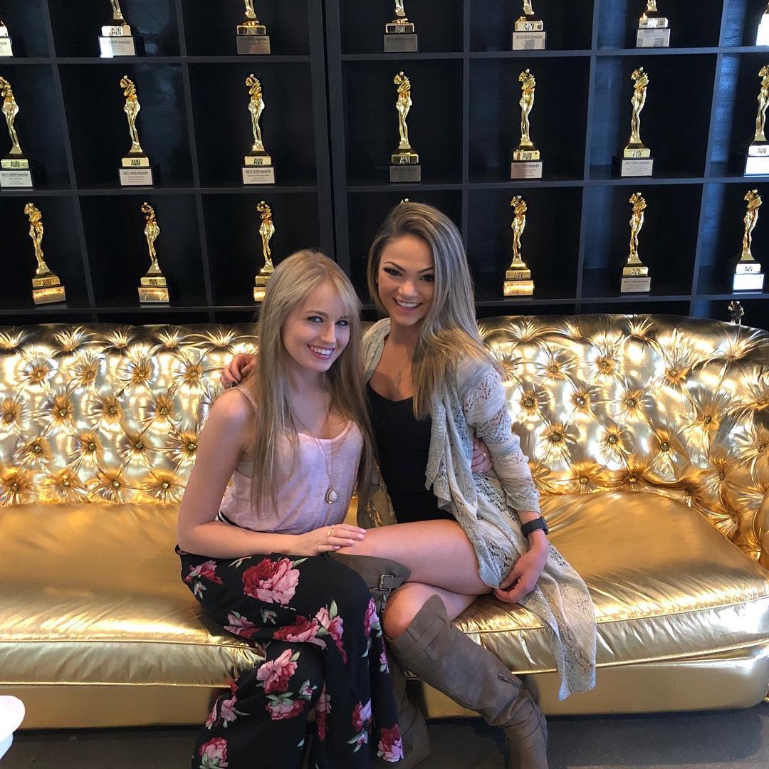 Athena Faris | Scrolller