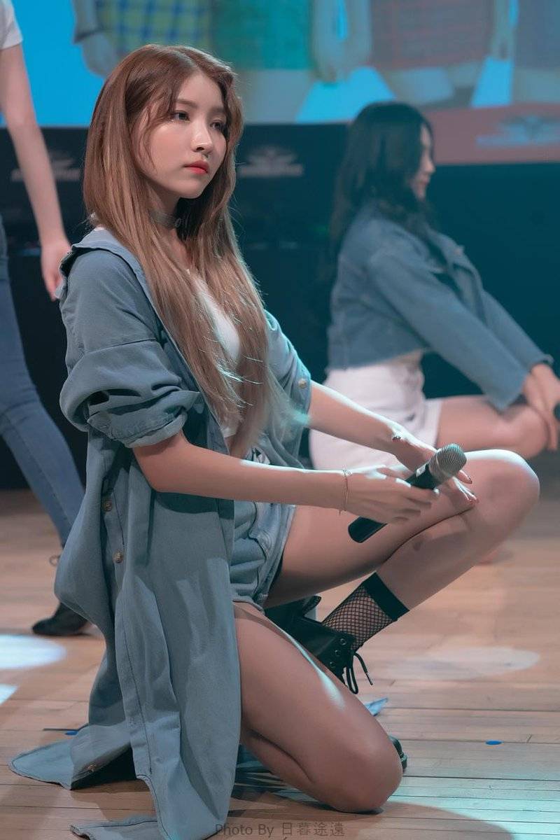 Attentive Sowon | Scrolller