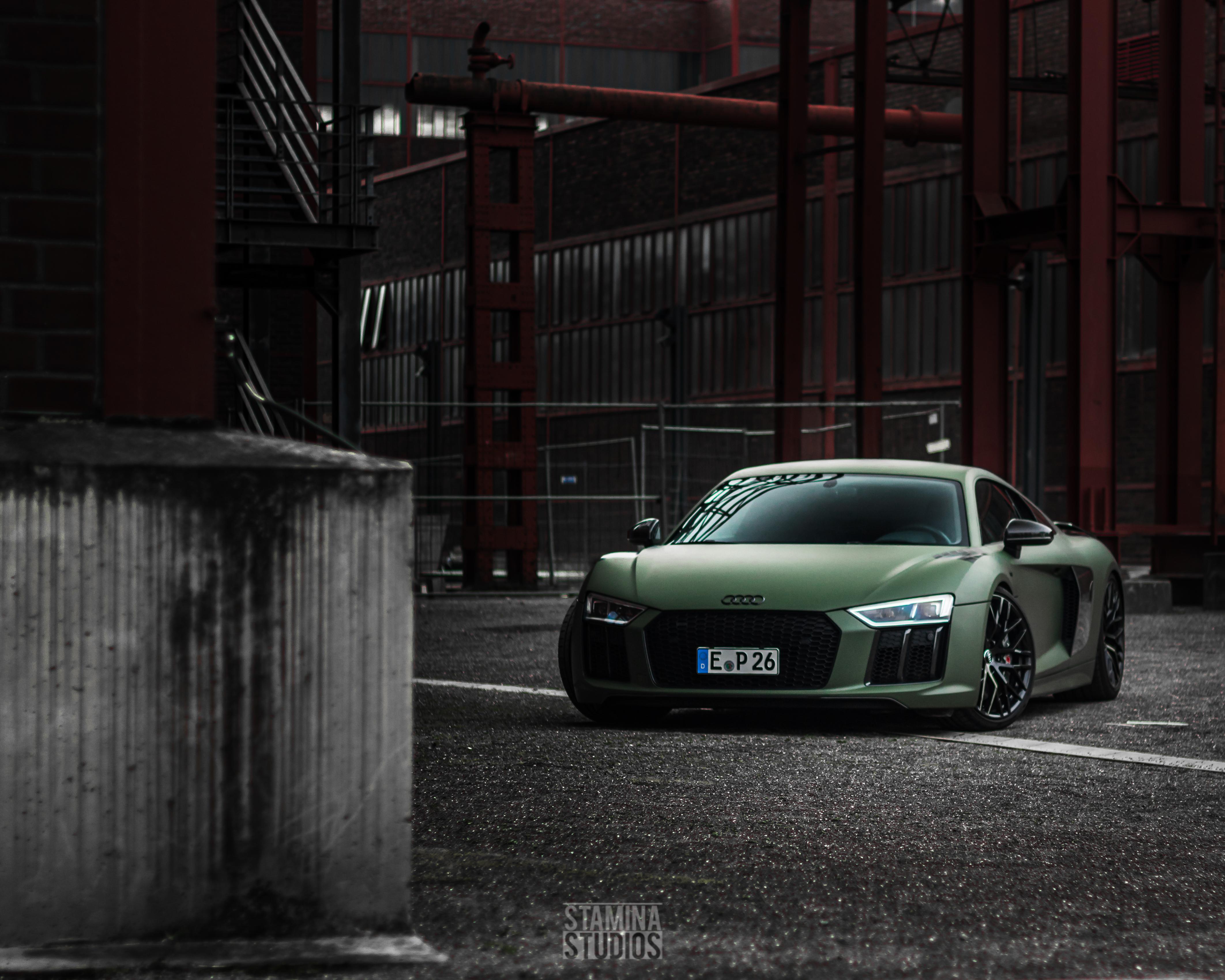 Audi R8 | Scrolller