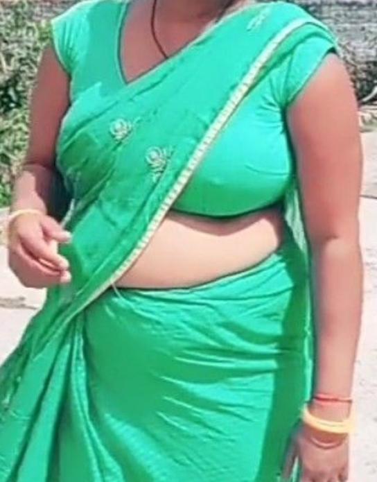 Aunty Boobs Scrolller