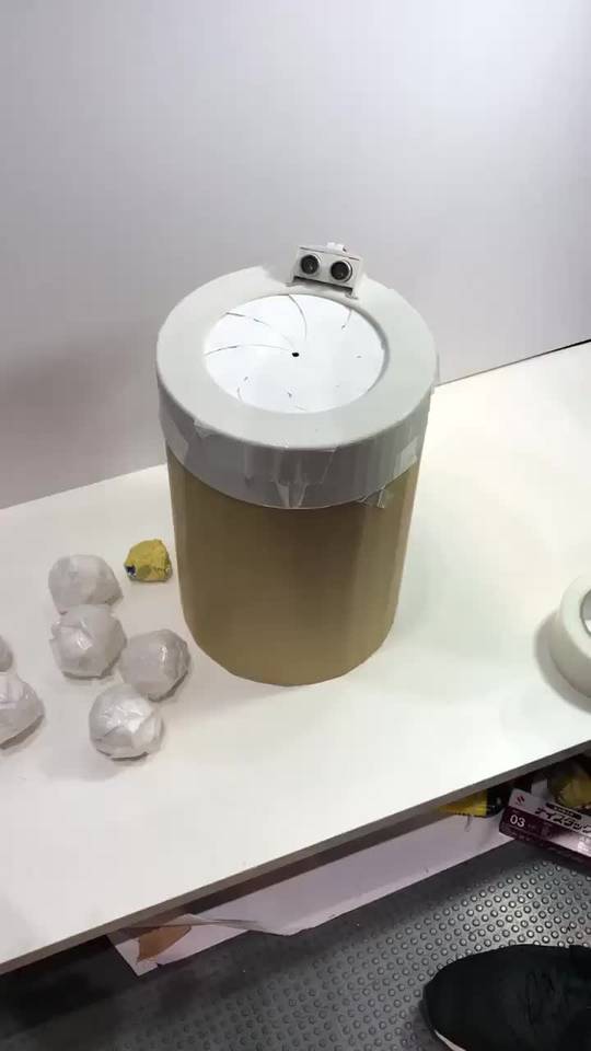 Auto aperture trash can | Scrolller