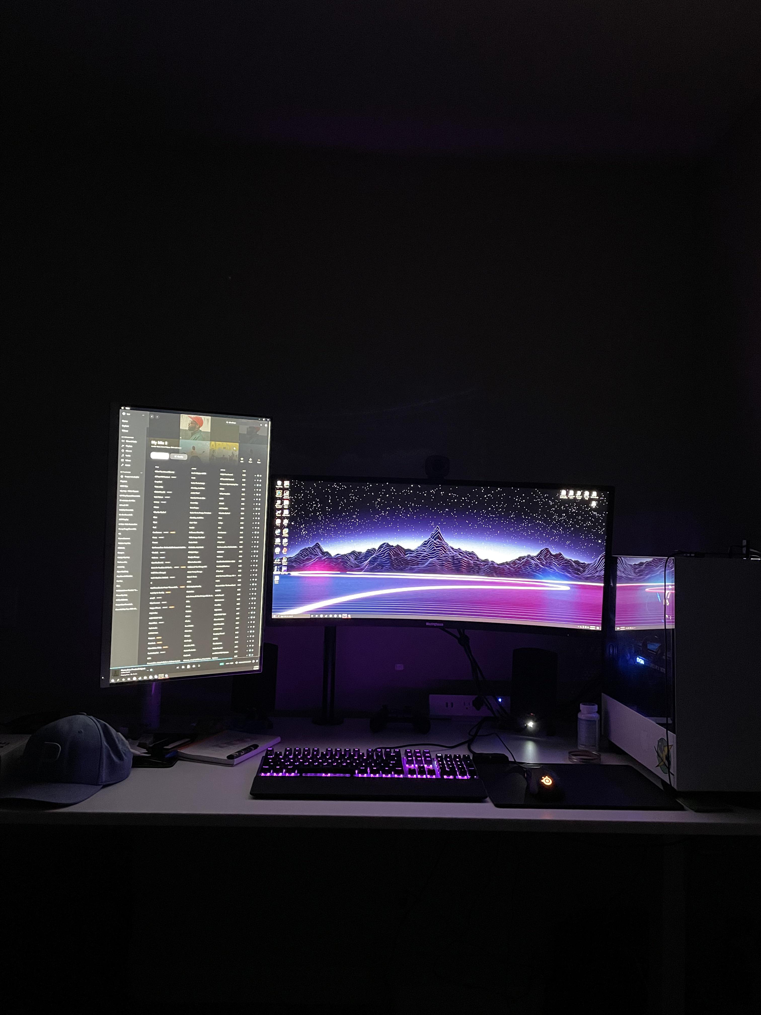 AUTONOMOUS 34” Ultrawide x 27” Vertical - 3070/10700K Build | Scrolller