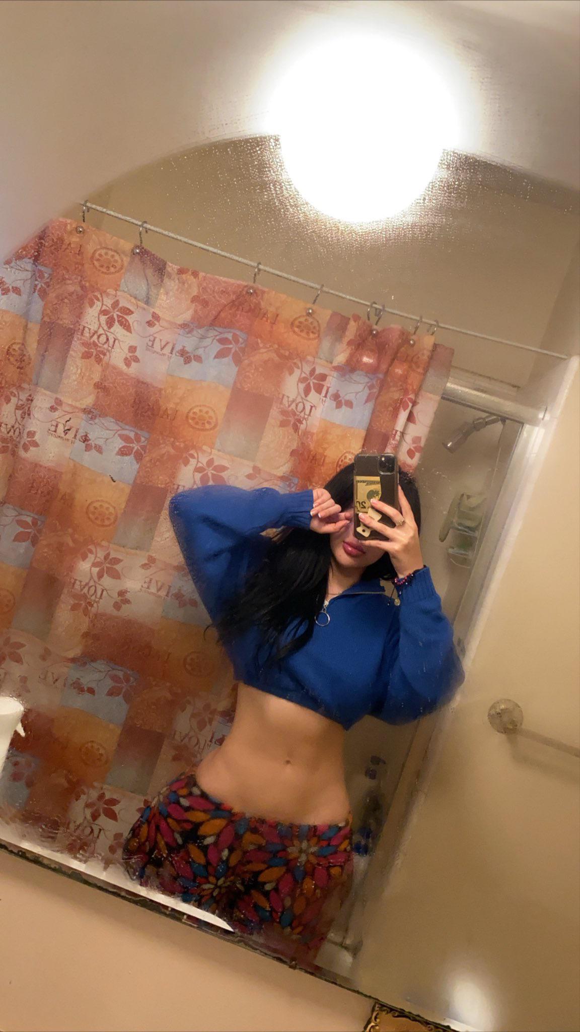 Available for both hook up | Scrolller