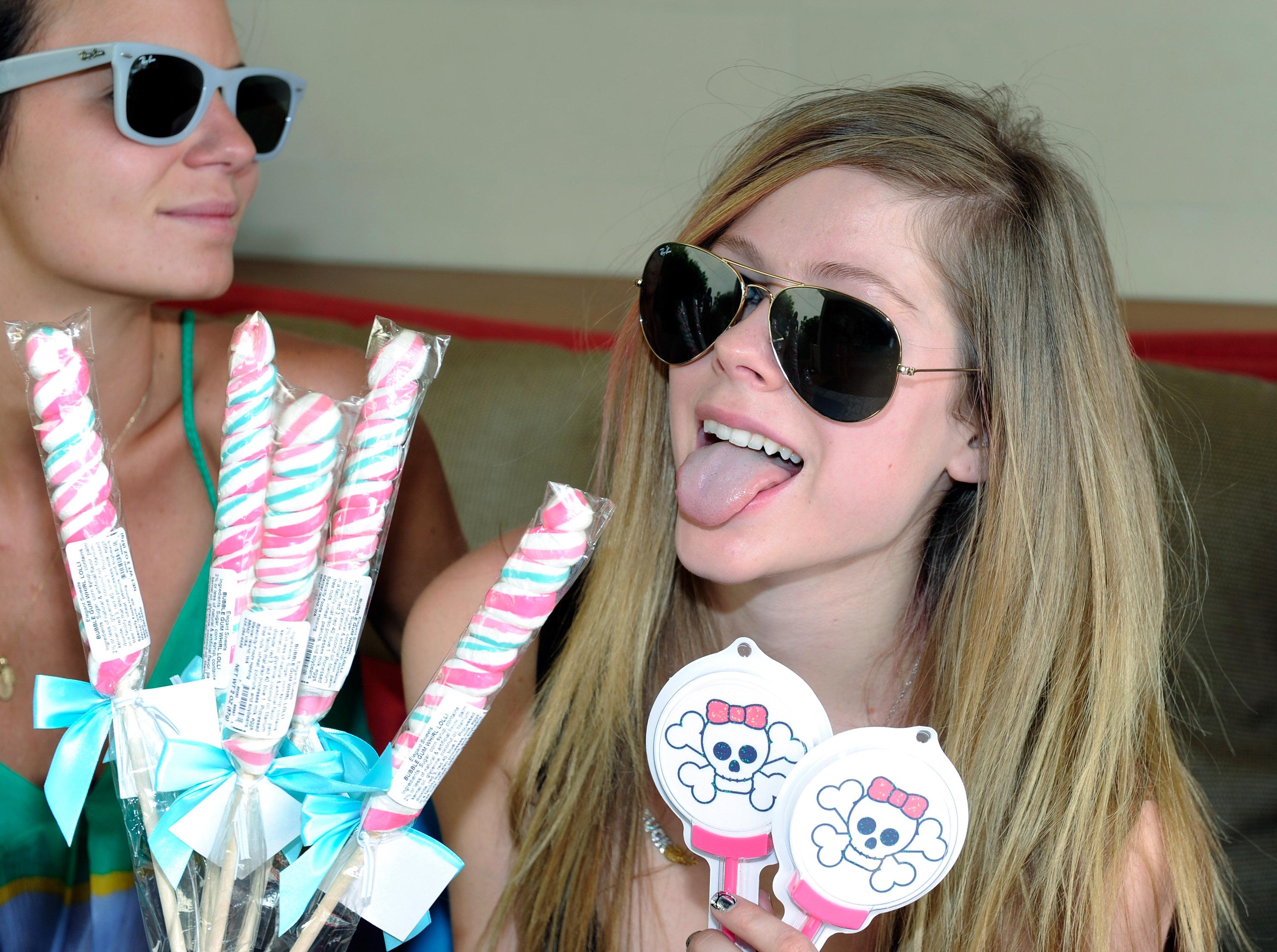 Avril Lavigne Scrolller