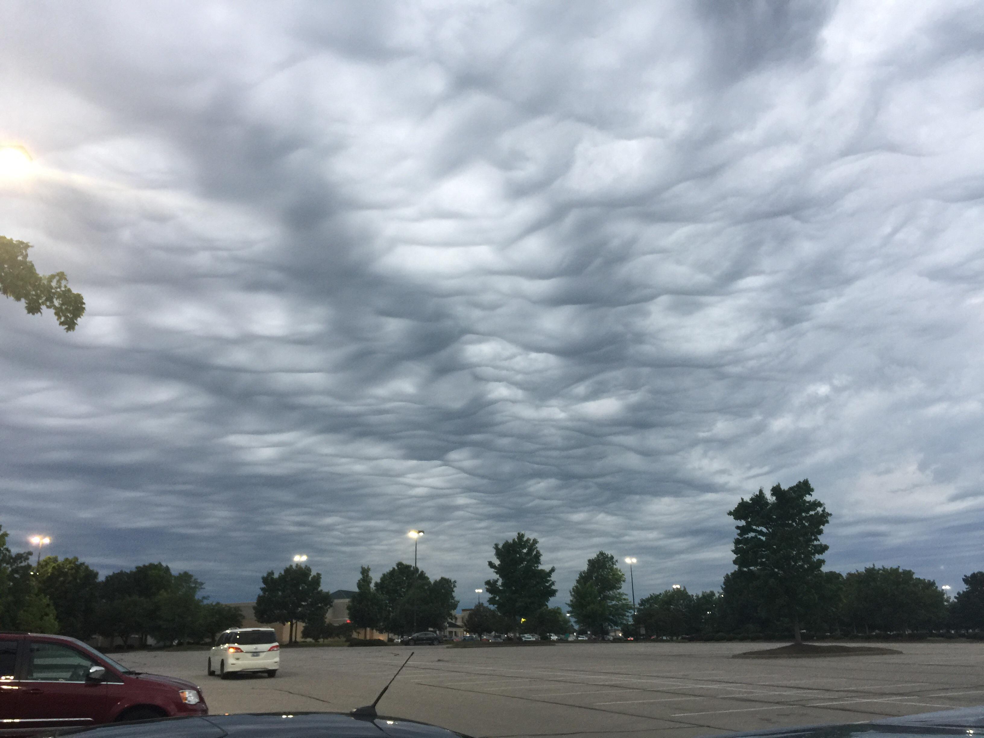 Awesome cloud formation above Hamburg. | Scrolller