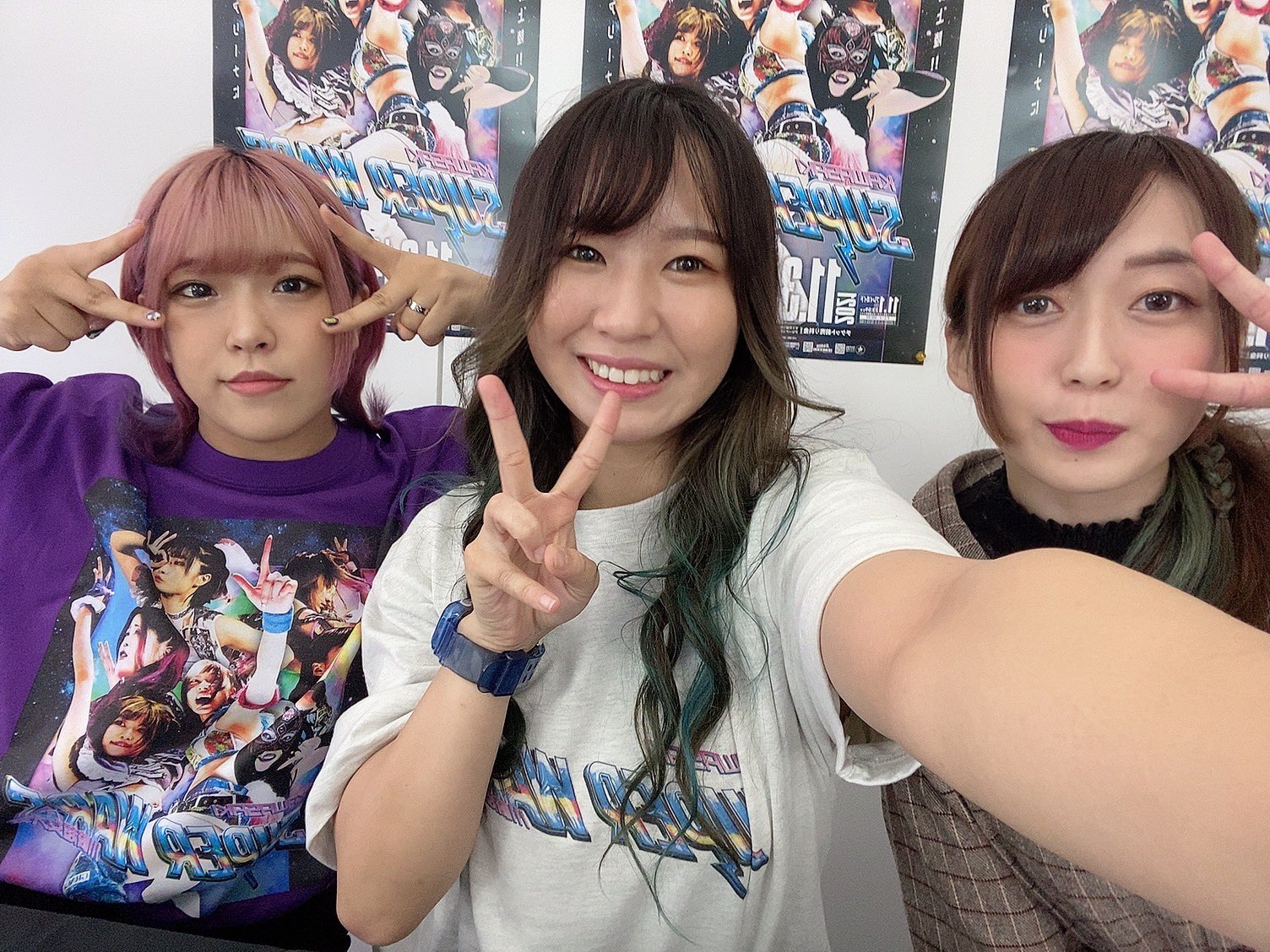 AZM Momo Watanabe and Saya Kamitani 😍 | Scrolller