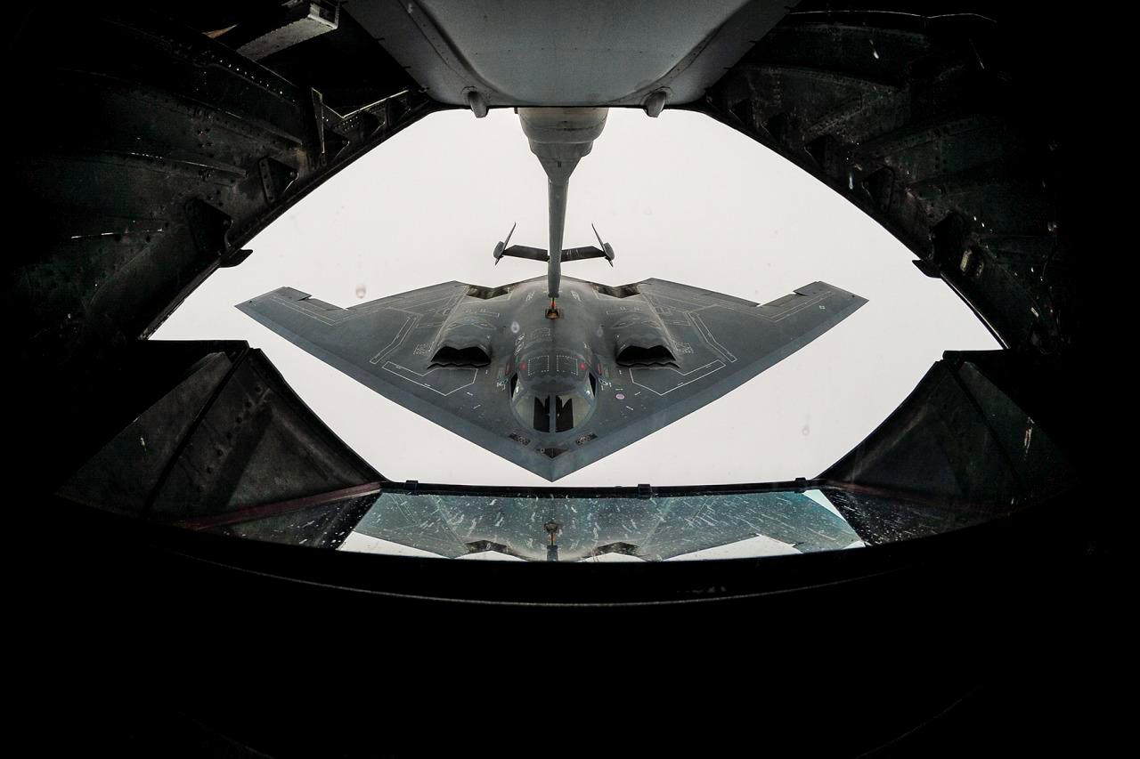 B-2 during refueling [1280×853] | Scrolller