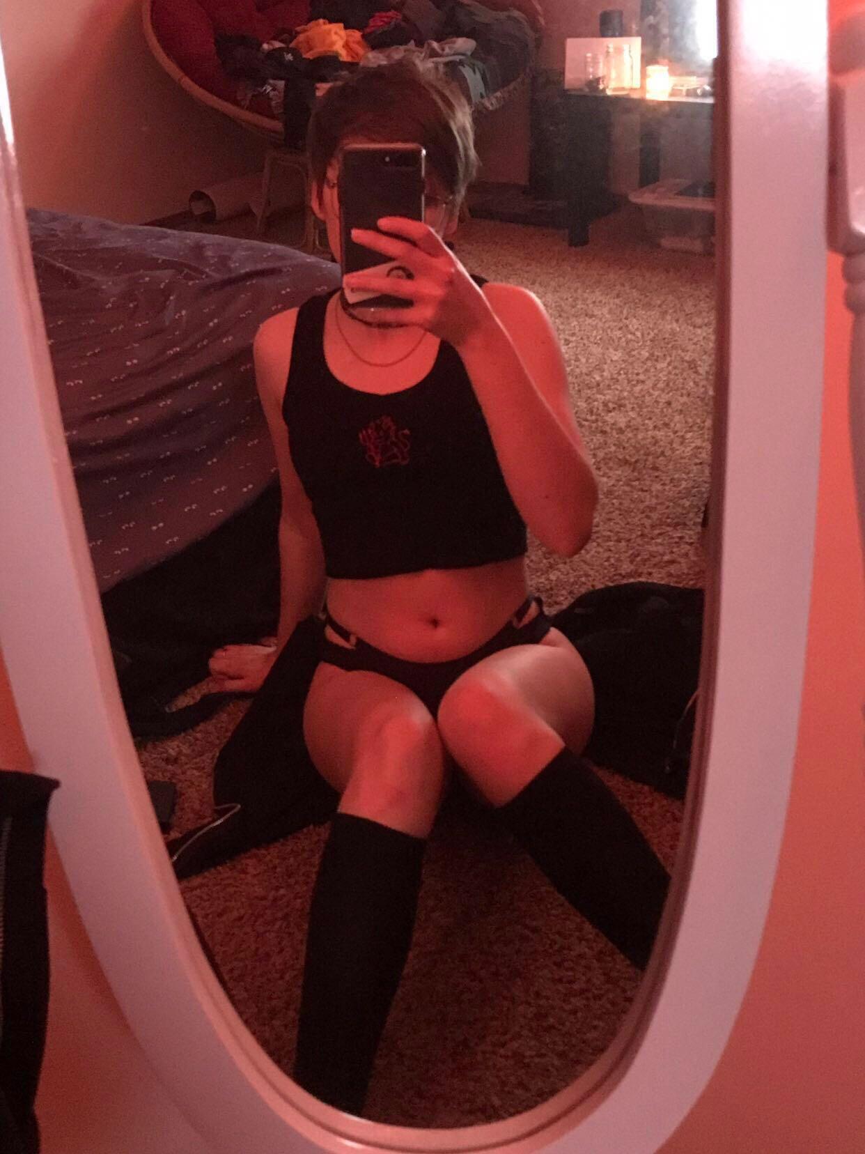 baby devil 😈 don’t you wanna squish my lil tum? | Scrolller