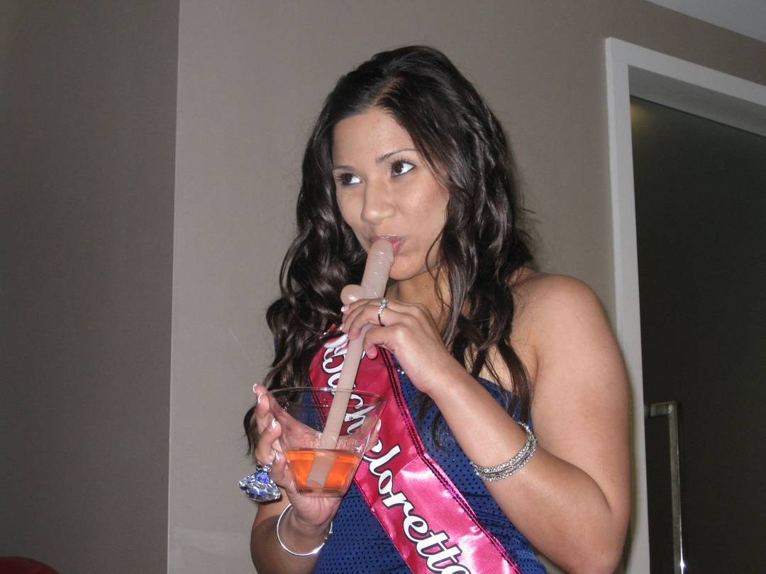 Bachelorette party receives private show | Scrolller
