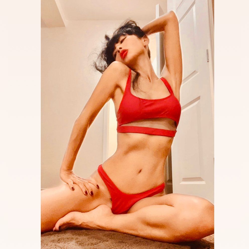 Back in LA and showing off her toned body. | Scrolller