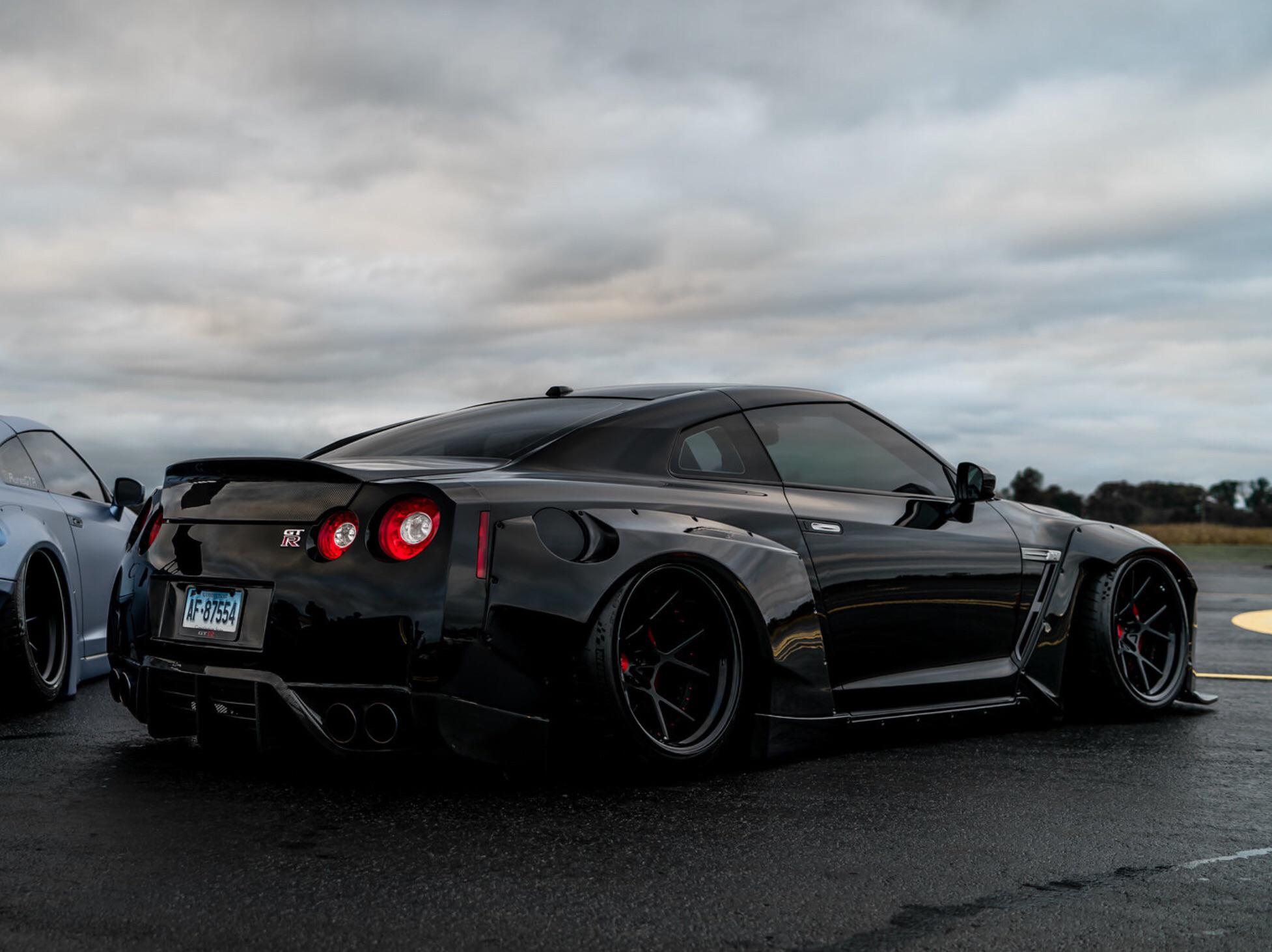 Badass blacked out Nissan GTR | Scrolller