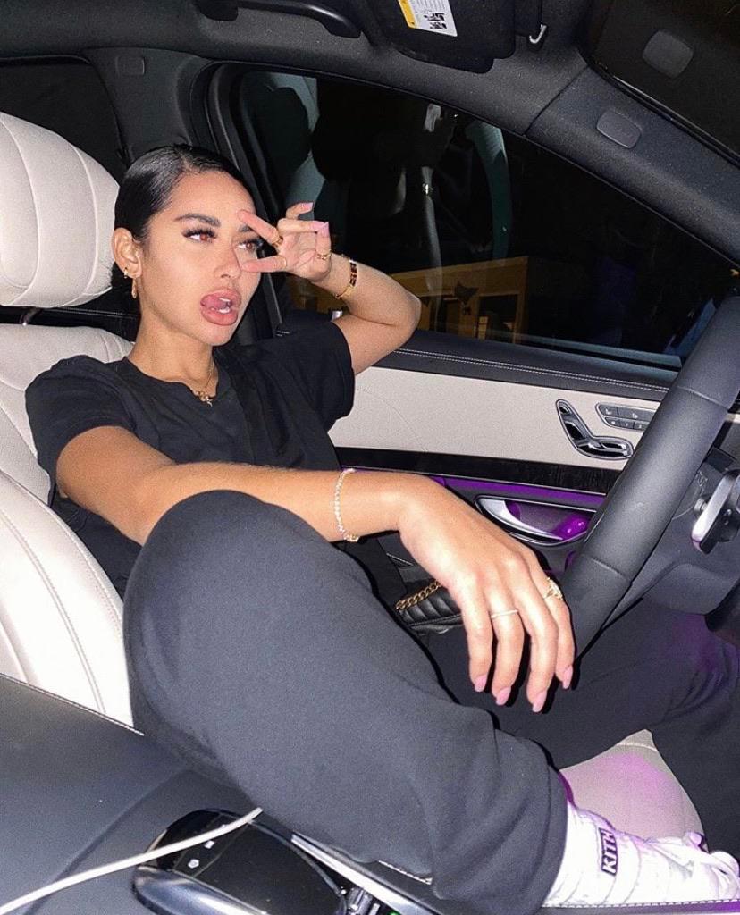 Baddie in a Benz🔥 | Scrolller