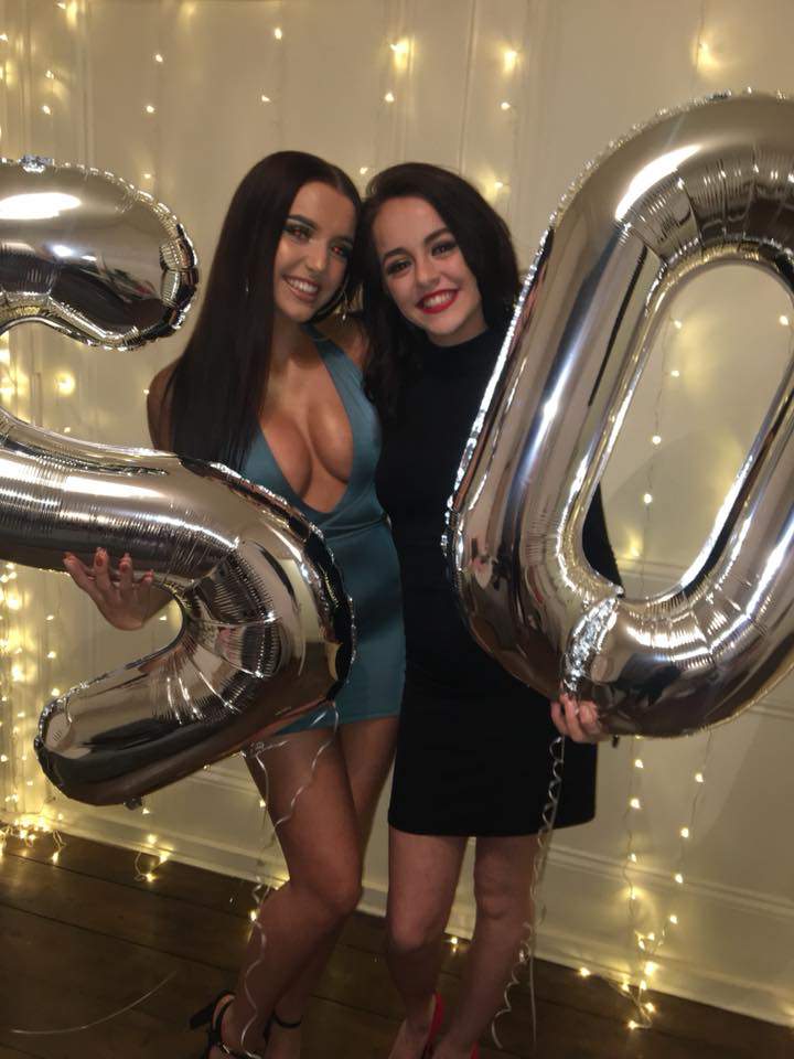 Balloon girls | Scrolller