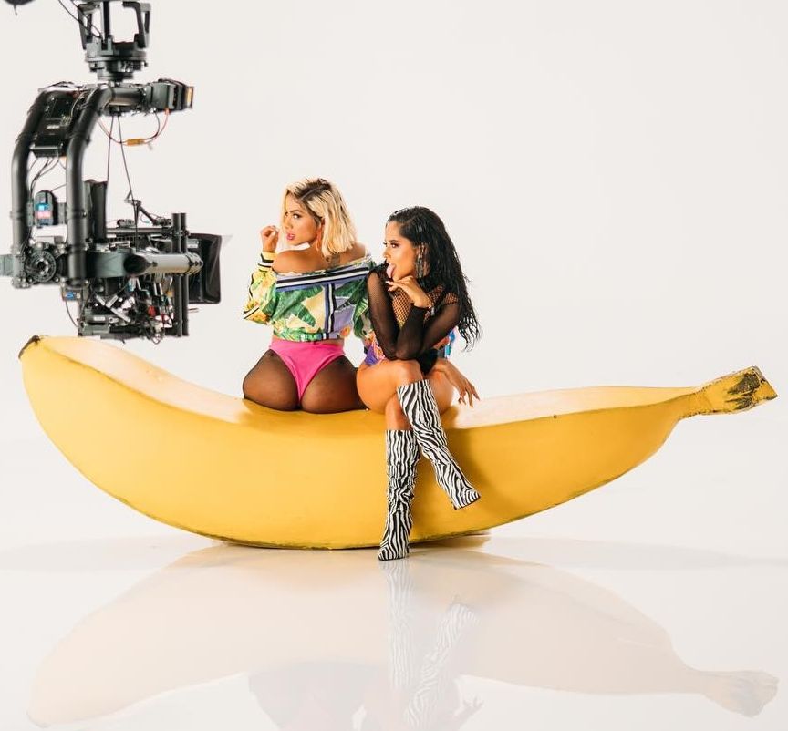 Banana Kisses 🍌💋🍌💋💦 | Scrolller