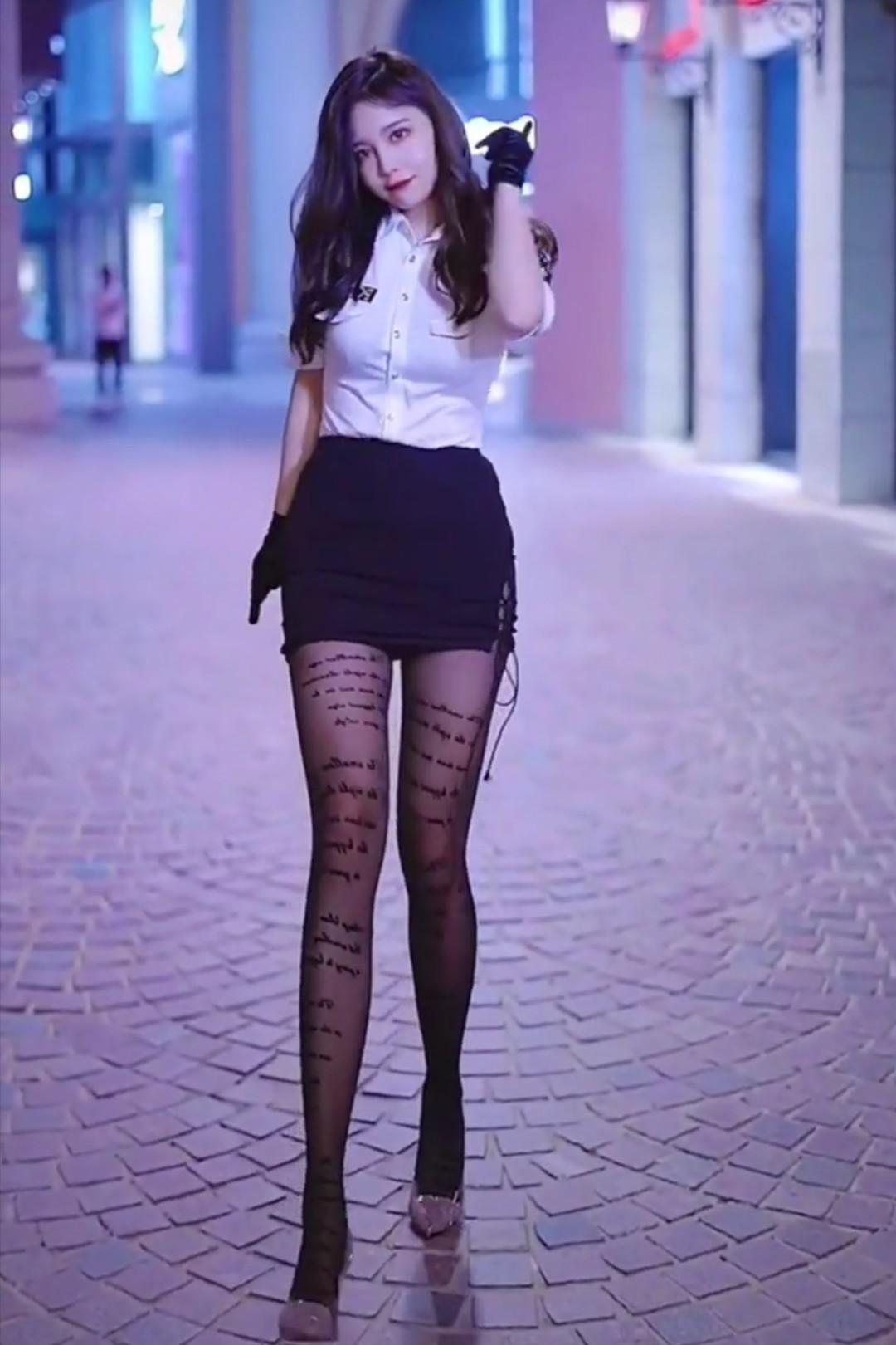 bang bang | Scrolller