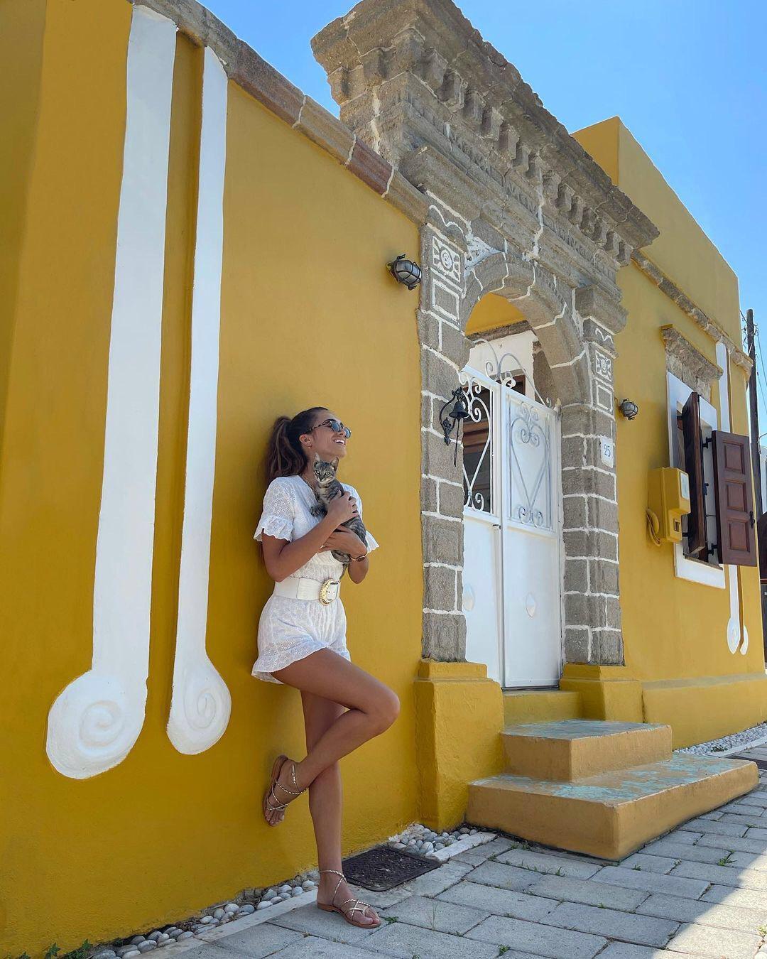 Barbara Morel | Scrolller