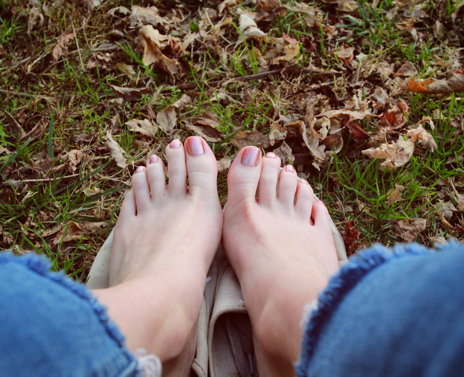 Barefoot at the park again! | Scrolller