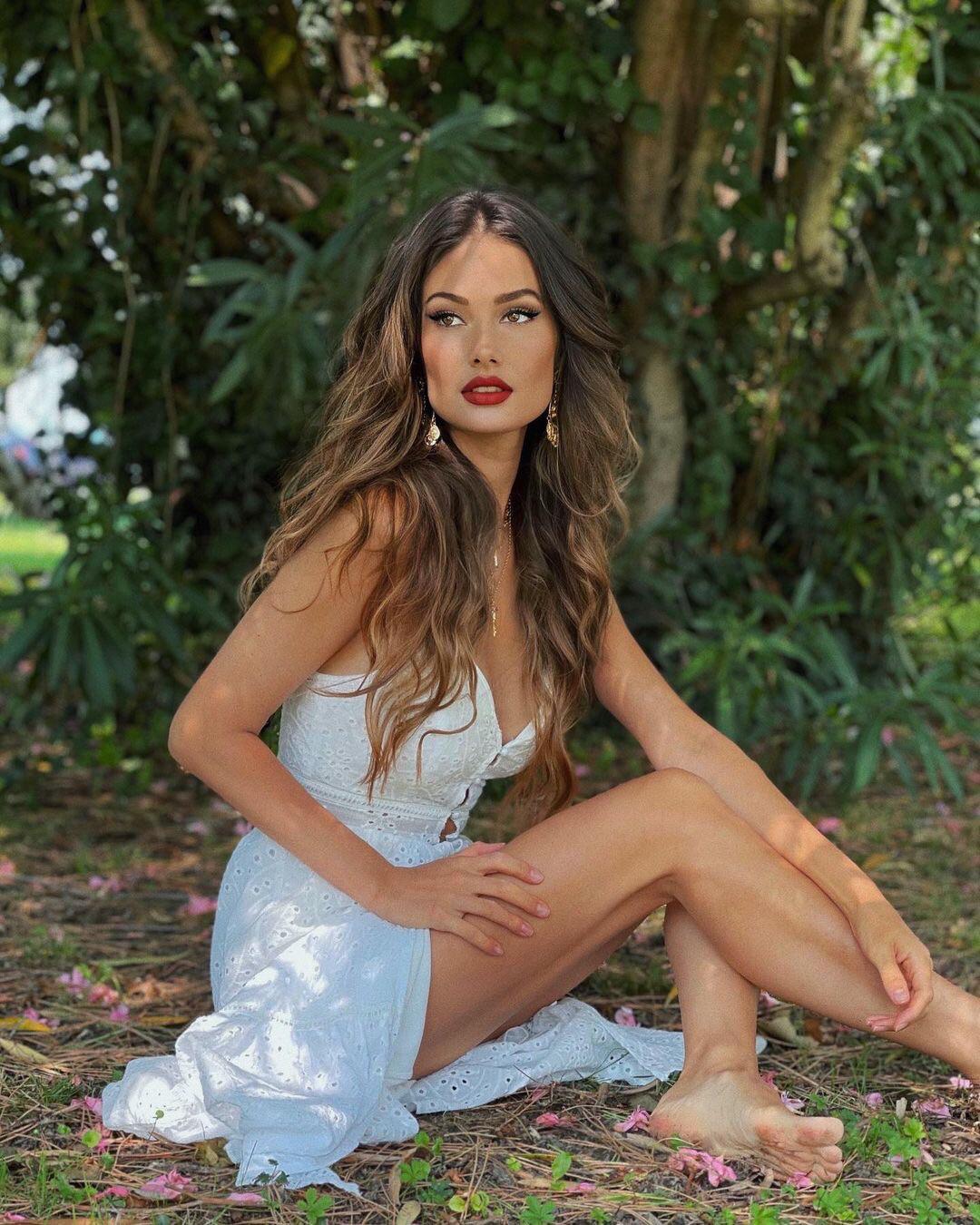 Barefoot | Scrolller