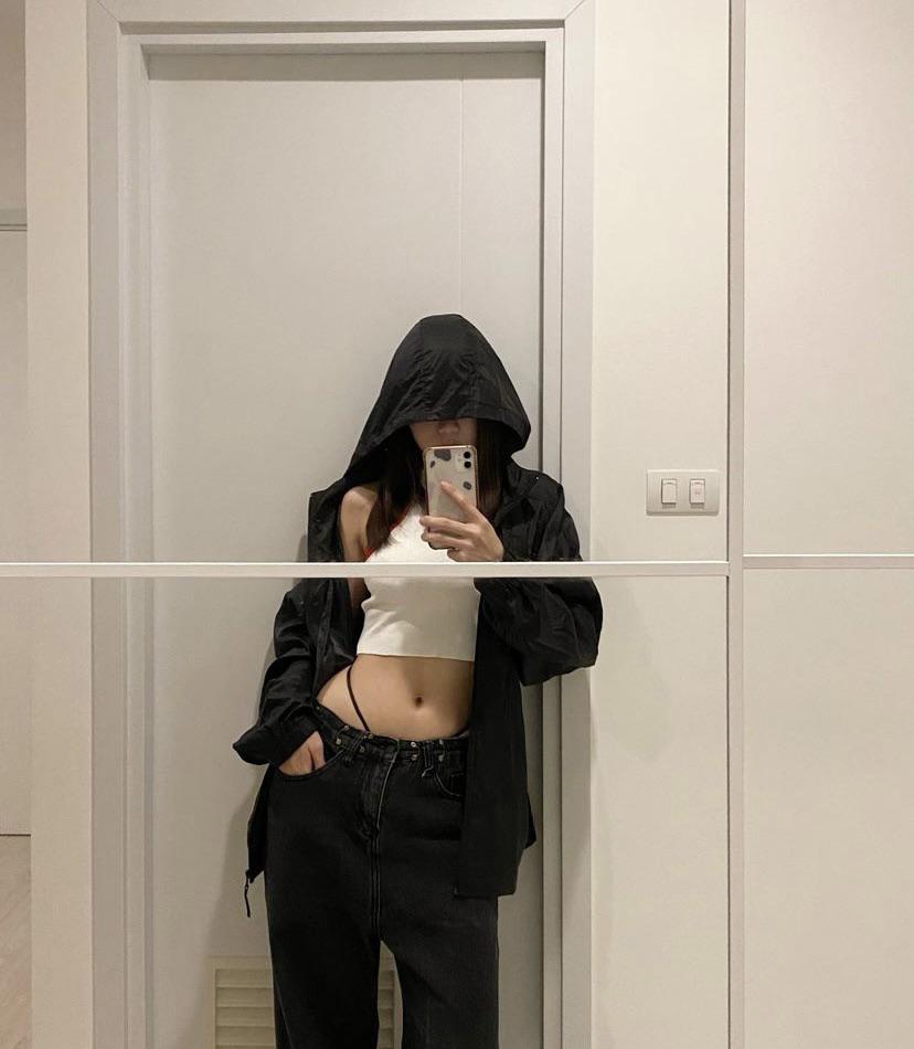Bathroom Selfie Scrolller