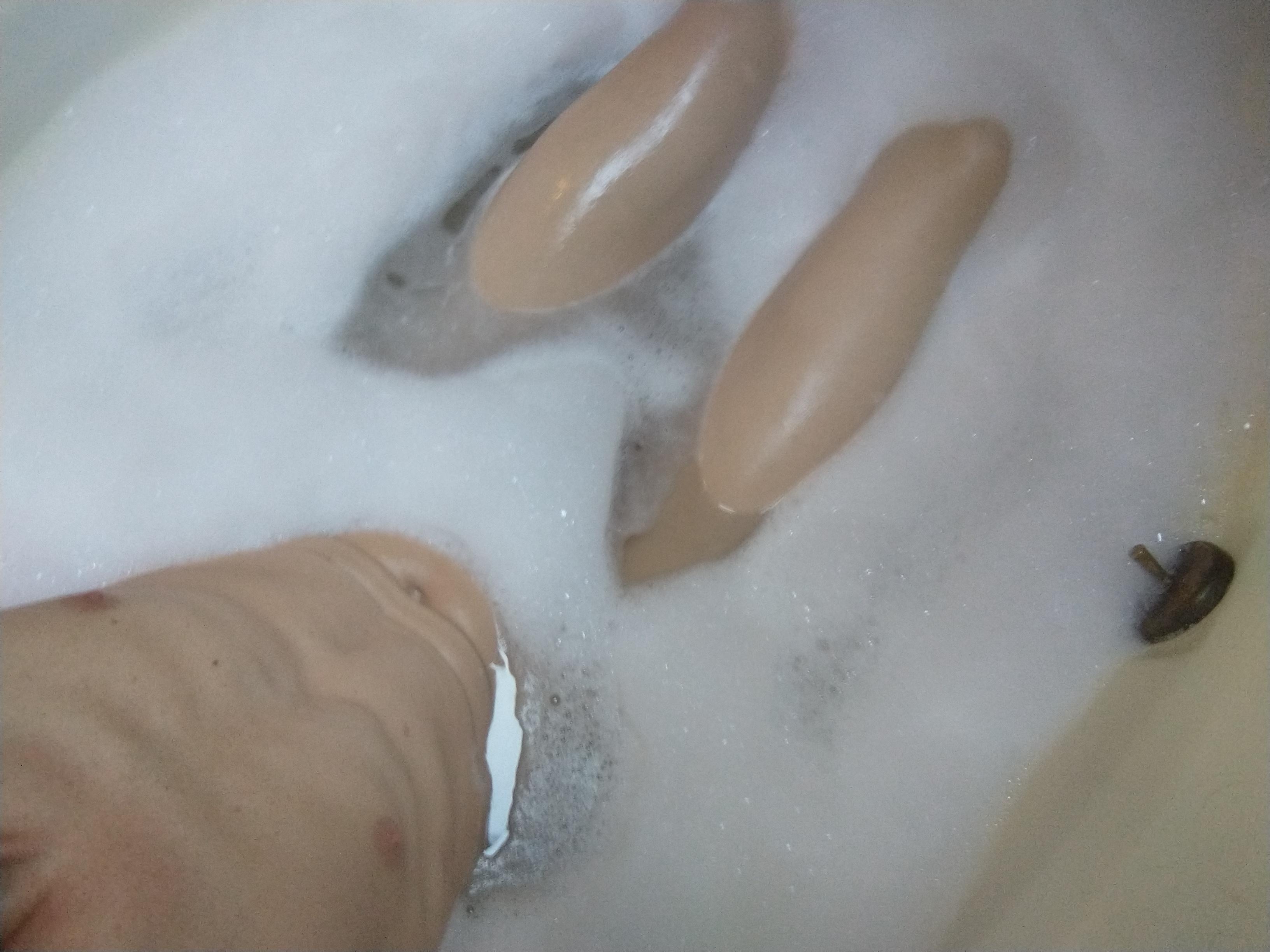 Baths are nice ☺️🙂 | Scrolller