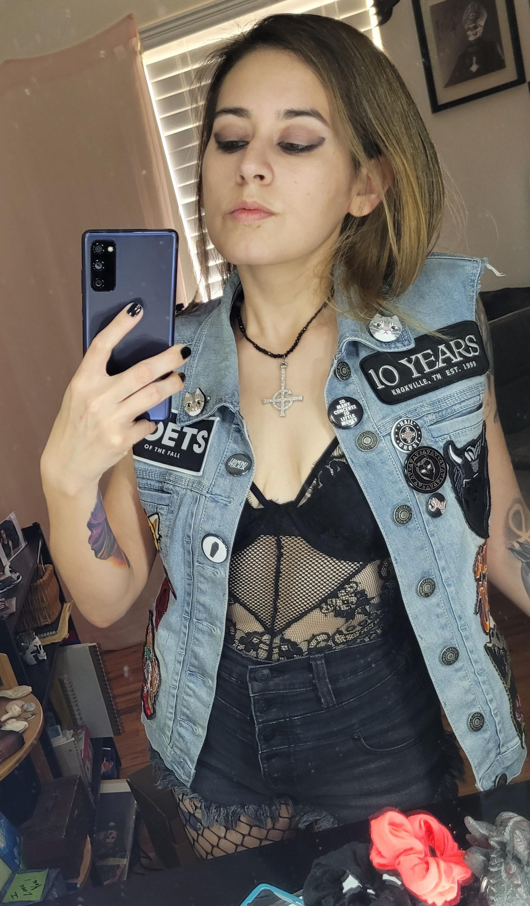 Battle Vest Check [Over 18] | Scrolller