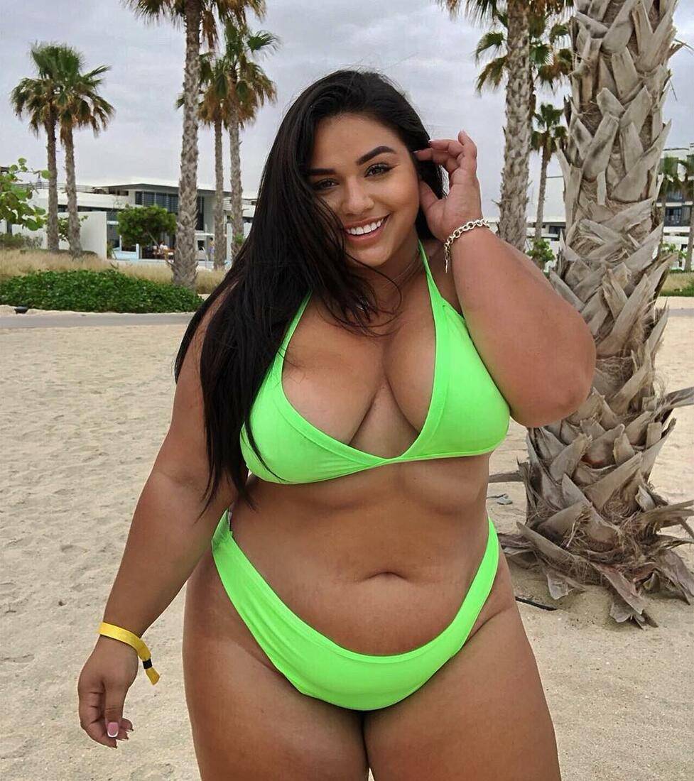 Beach Babe | Scrolller