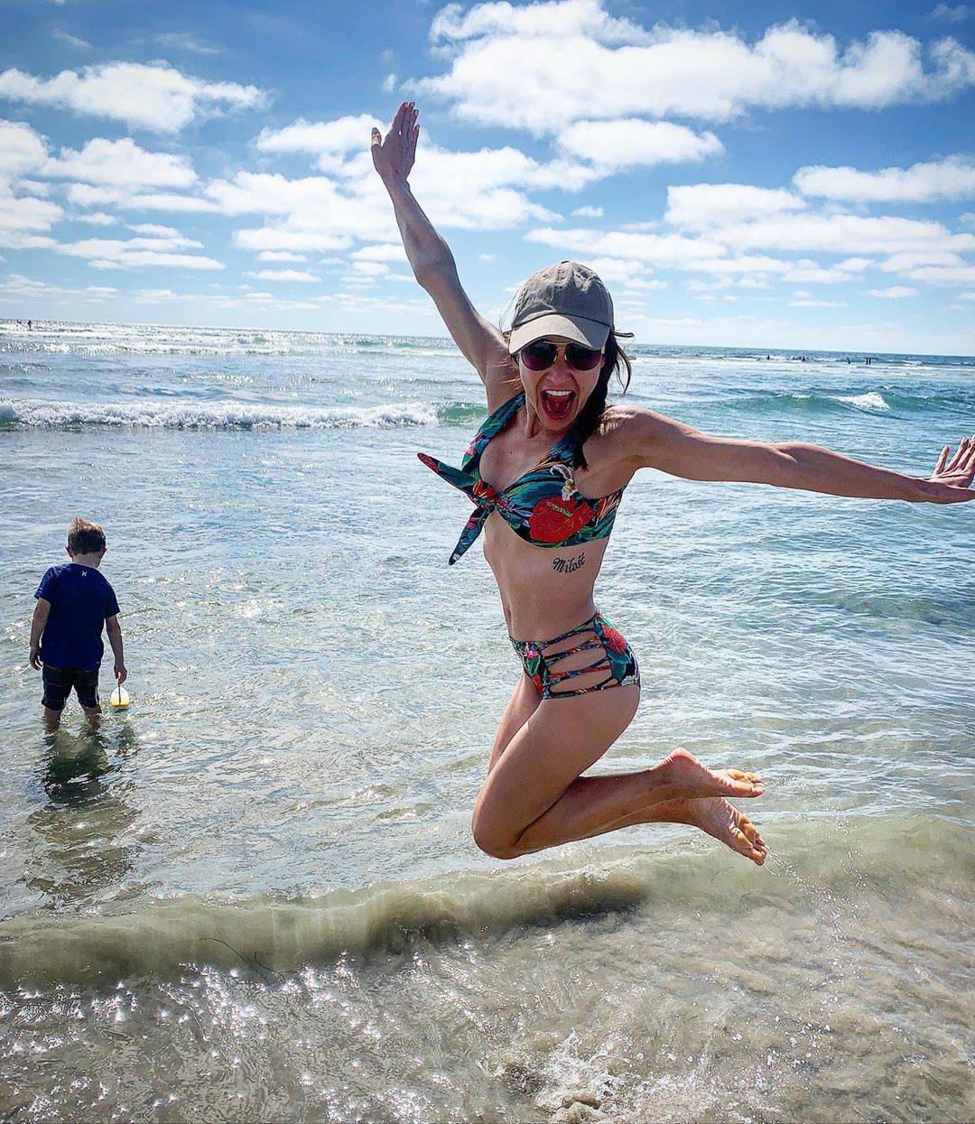 Beach Babe Jenny | Scrolller