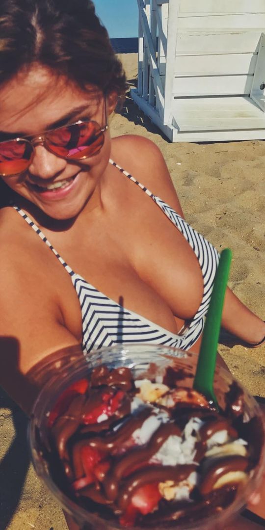 Beach Cleavage | Scrolller
