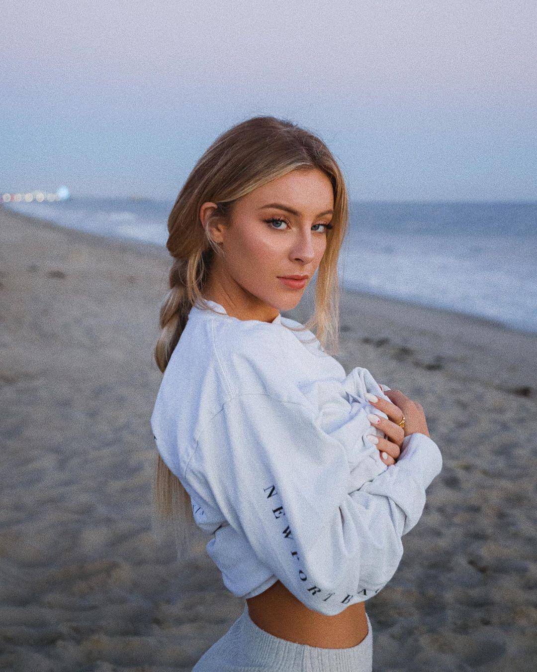 Beach pt 1 | Scrolller