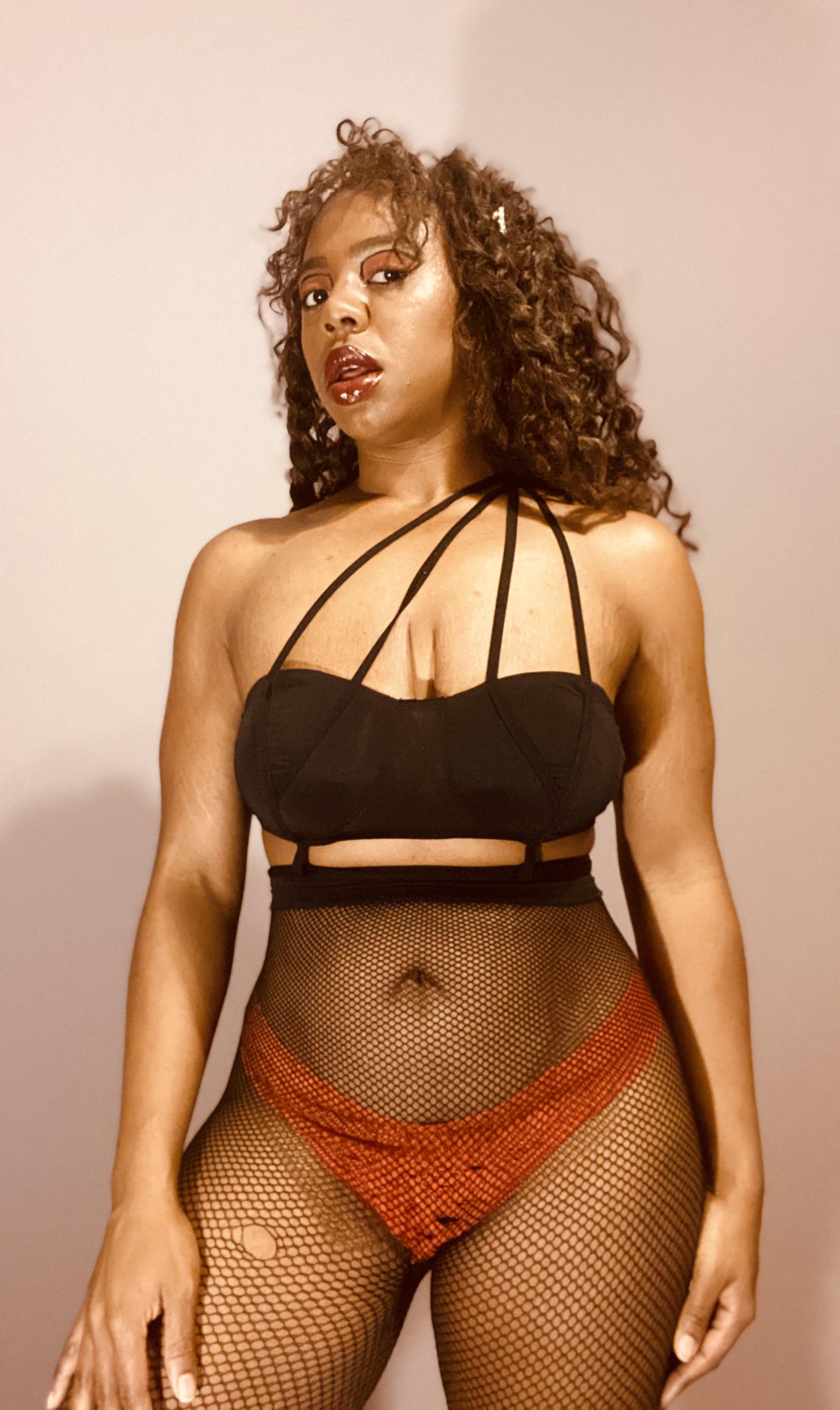 Beam Me Up! Swear I’m Not From Here. 👽 (OC) | Scrolller