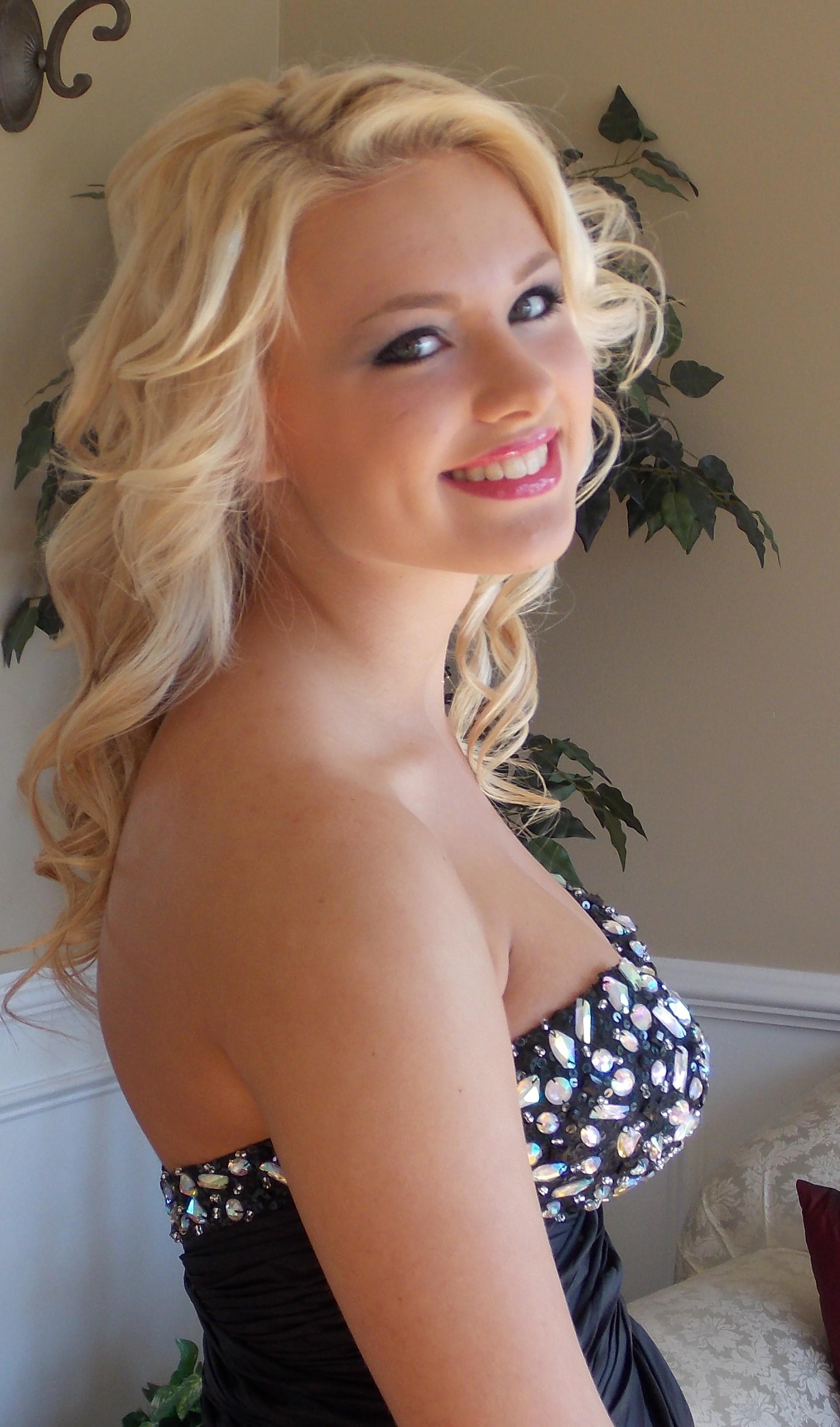 Beautiful Blond | Scrolller