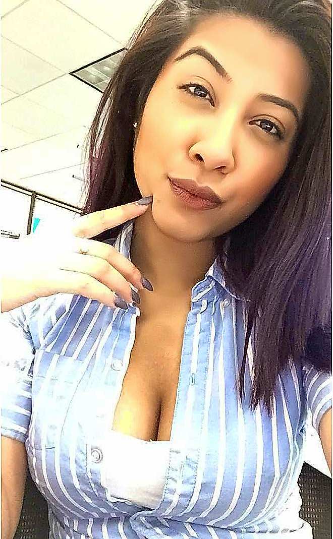 Beautiful Indian Girl w/ Nice Cleavage | Scrolller