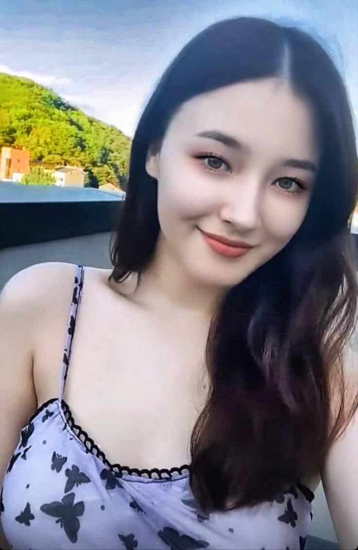 Beautiful Nancy 🌺🌺 | Scrolller