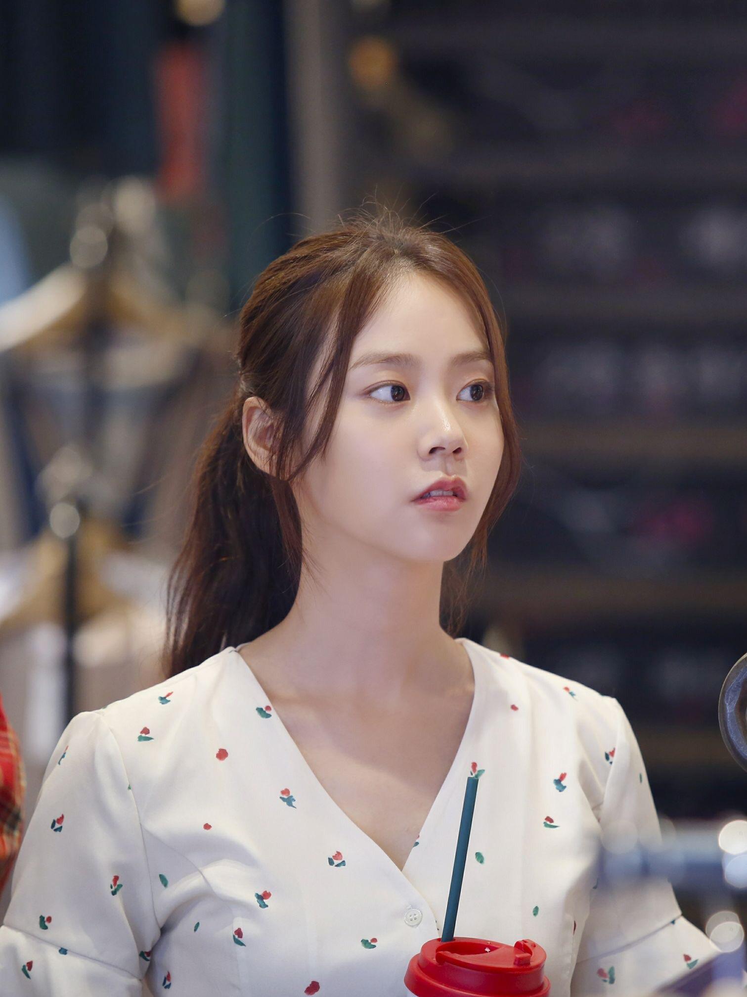 Beautiful Seungyeon | Scrolller
