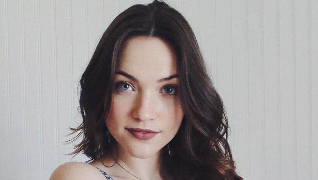 Beautiful Violett | Scrolller