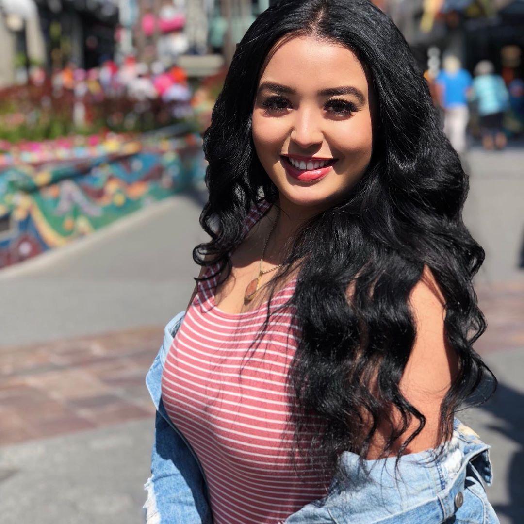 Discover more like HotGirlsAtThemeParks: Beauty at Universal and Related Content | Scrolller