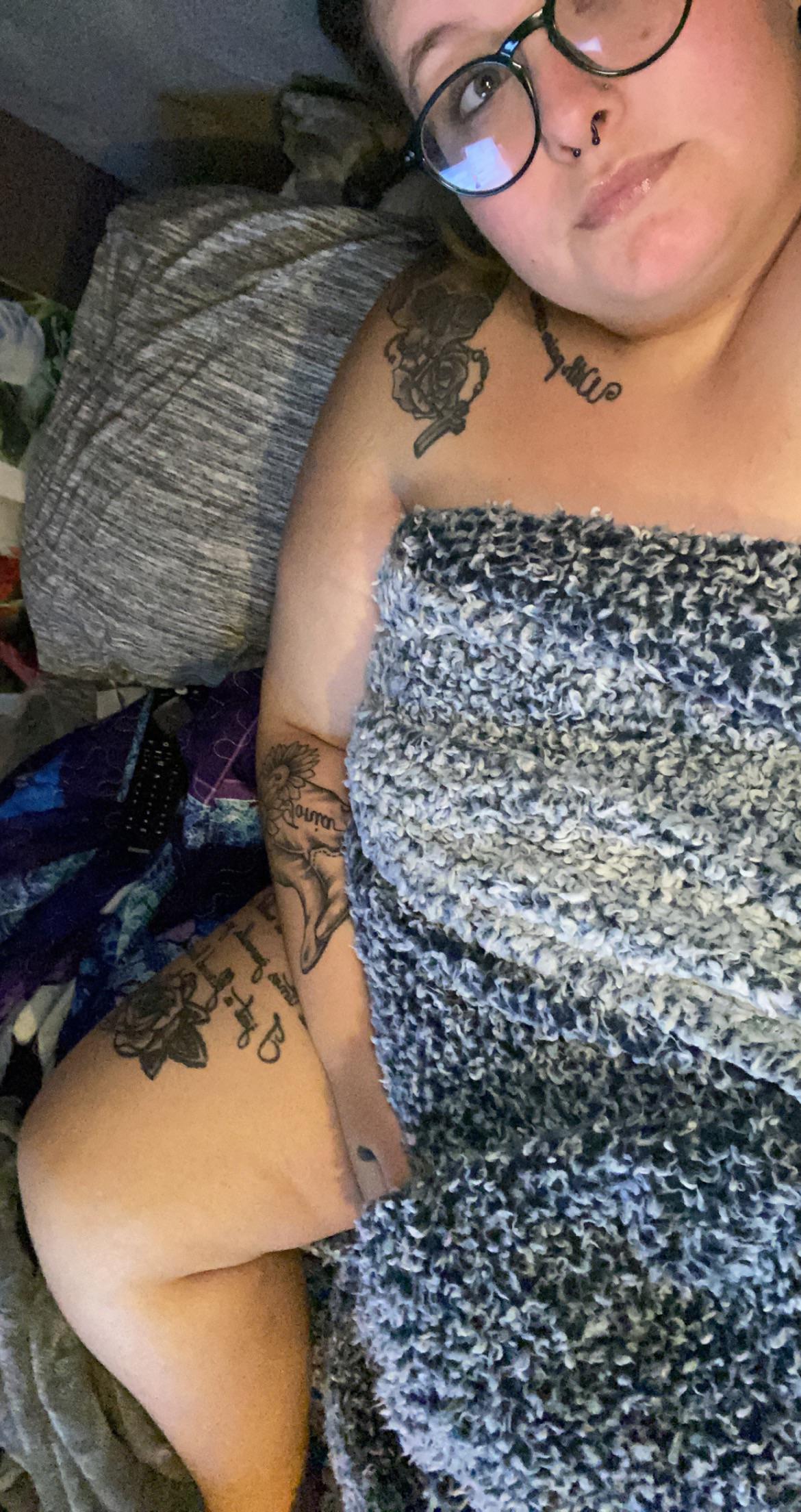 Bed selfie 💋 | Scrolller