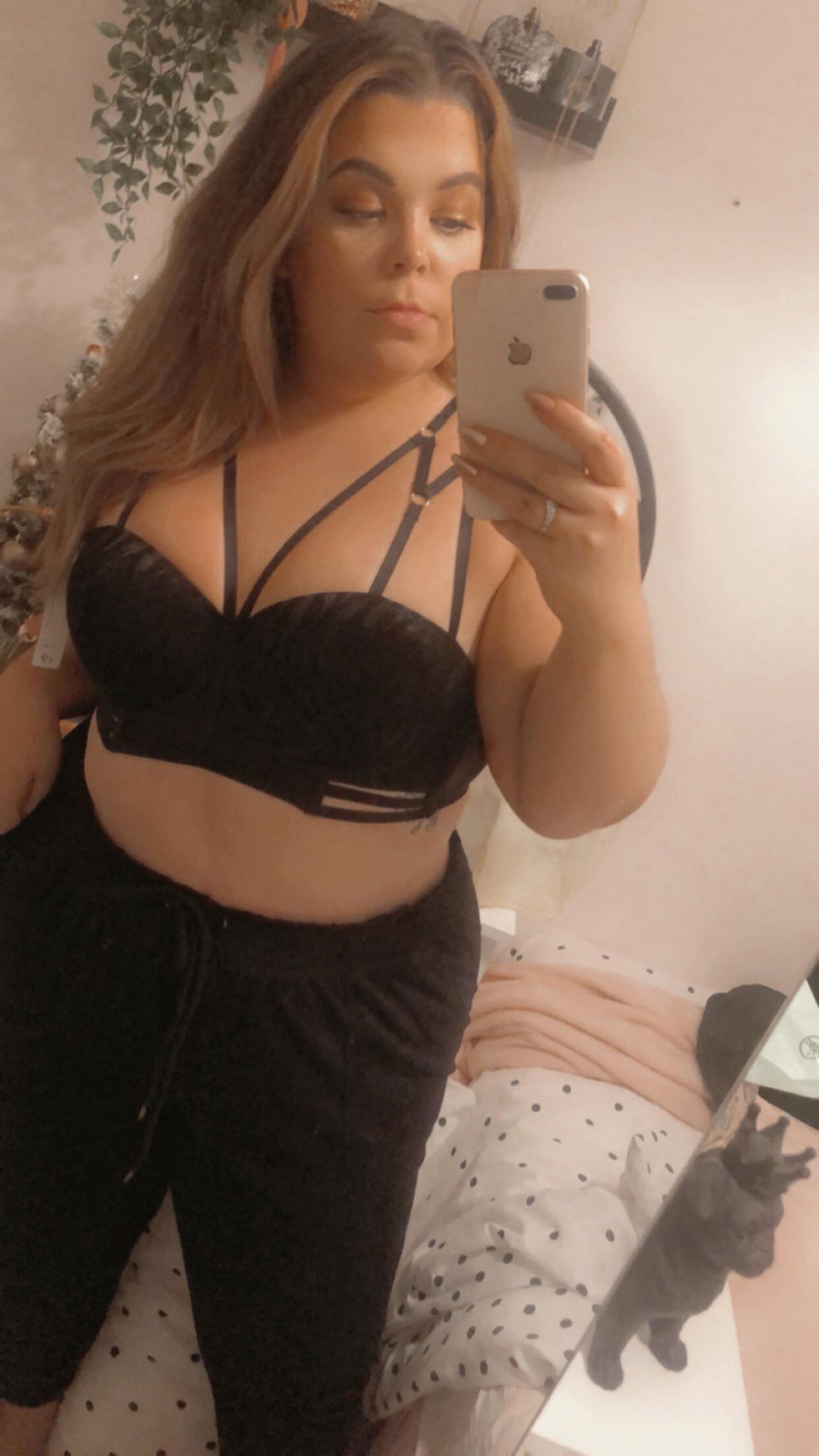 who’s cumming 🖤who’s coming for some fun 🖤 free subscription 🖤new to ...