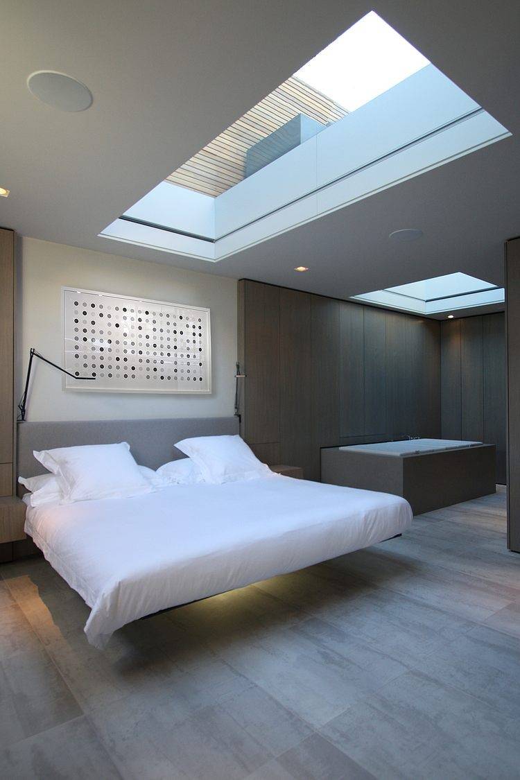 Bedroom with skylight | Scrolller