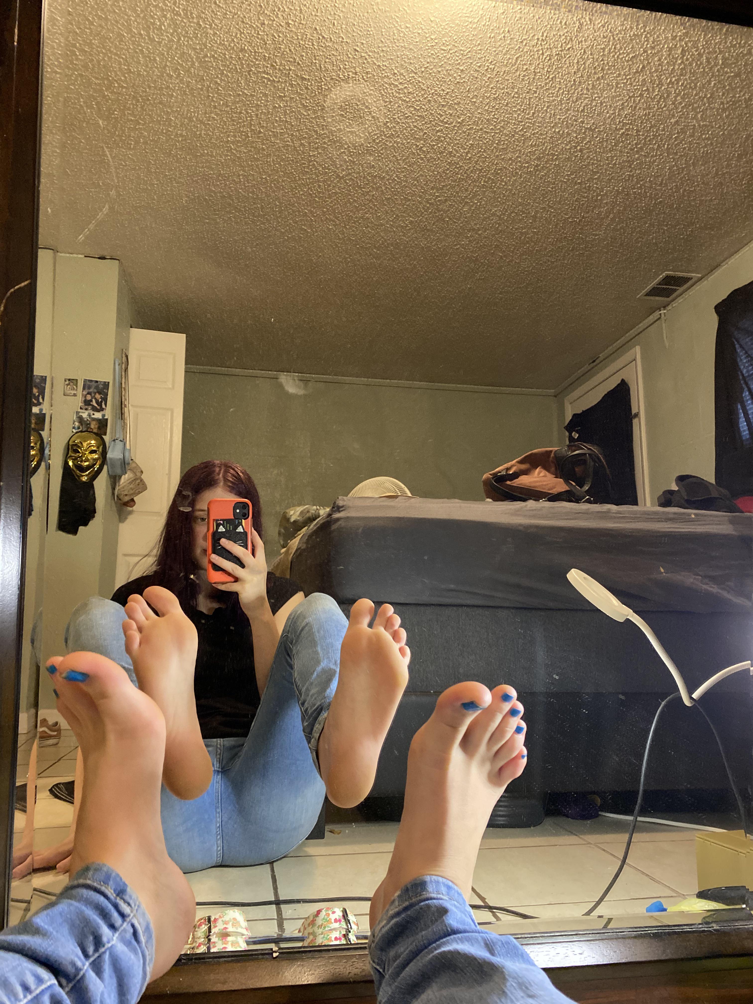 Before work feet 😜 | Scrolller