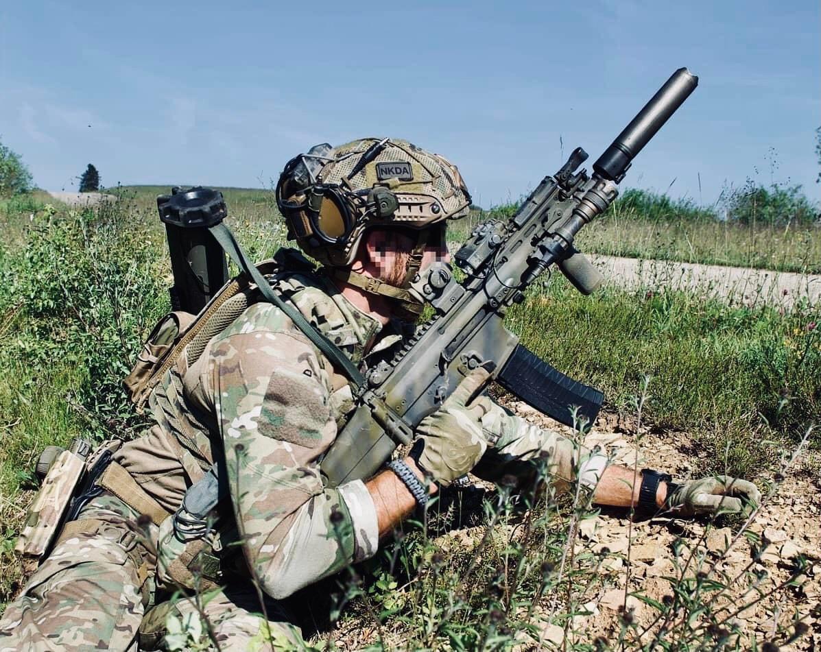 Belgian Special Forces Group operator with the FN SCAR and Schmeisser 60 round magazine. | Scrolller