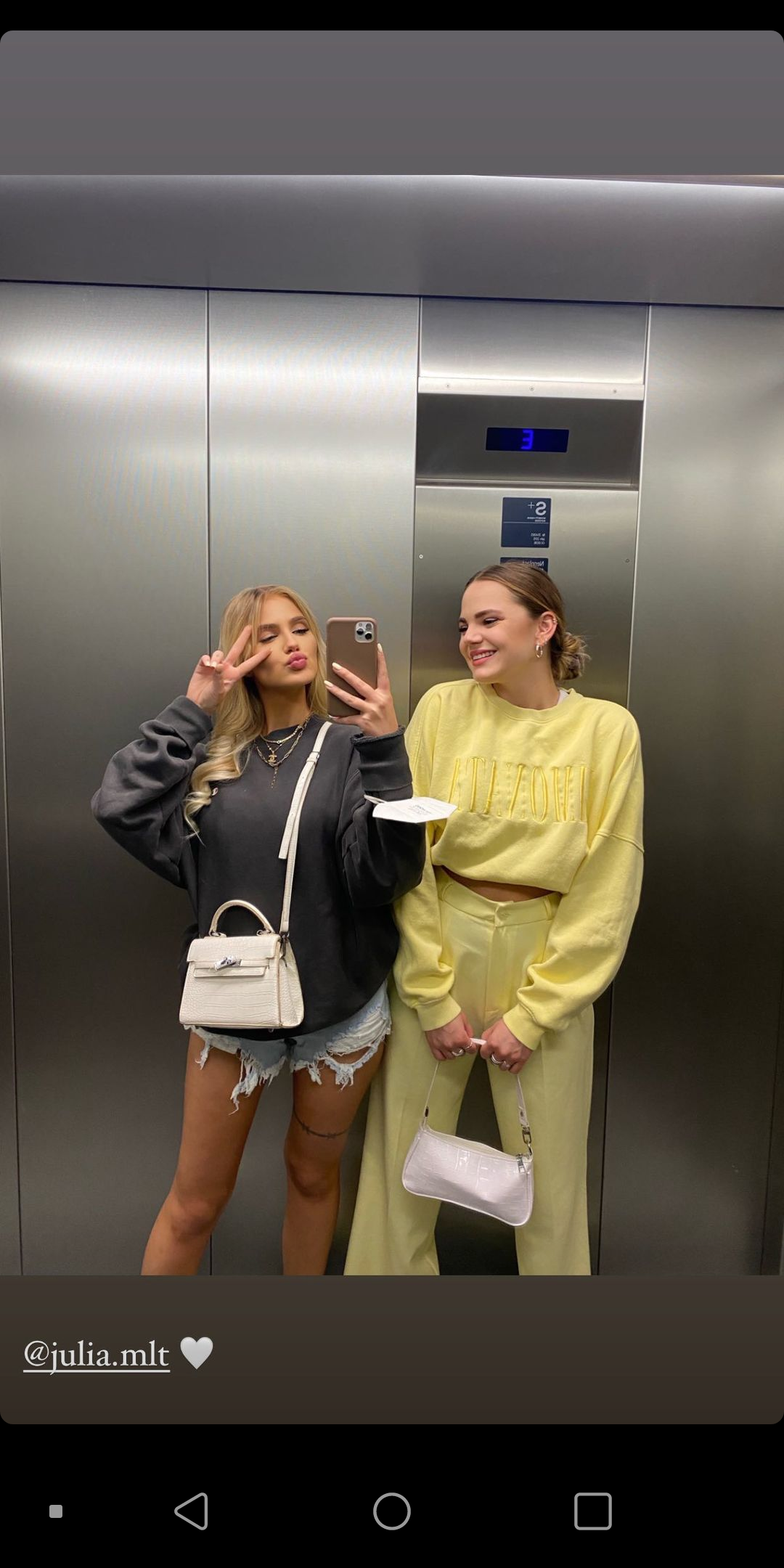 Bella And Emily Scrolller
