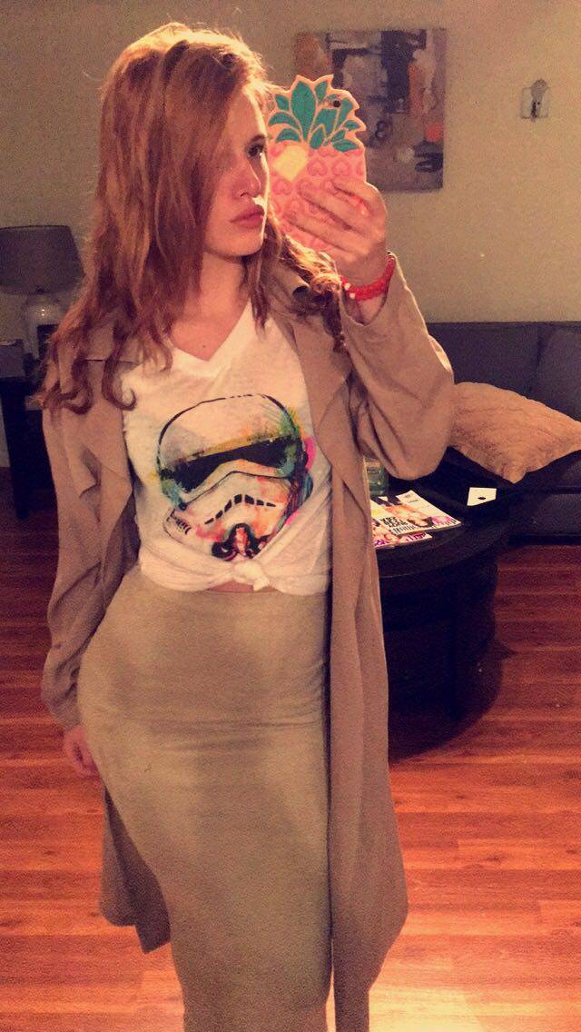 Bella Pushing the hip out | Scrolller